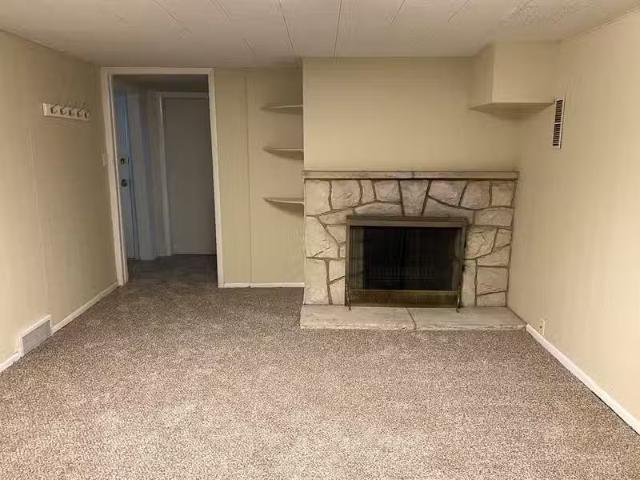Two Bedroom Apartment in Cottonwood Heights! 7177 S Highland.