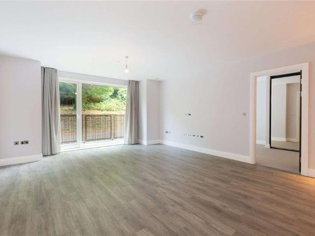 Two bedroom apartment in a unique landmark development at the edge of the Pantiles