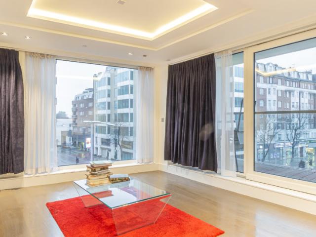 Two Bedroom Apartment in Kensington High Street W14