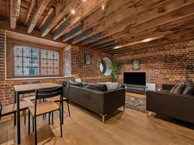 Two bedroom apartment in Port East Canary Wharf, E14