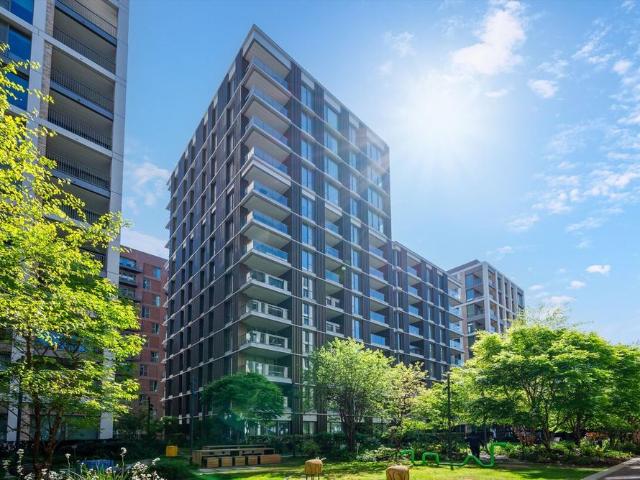 Two bedroom apartment is available to let in Chartwell House, Prince of Wales Drive SW11