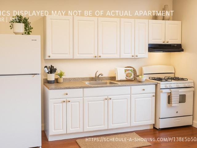 Apartamento de 2 habitaciones cerca de todas las principales zonas comerciales y transporte público. 2 Bedroom Apartment Just renovated ready to move in close to all major shopping