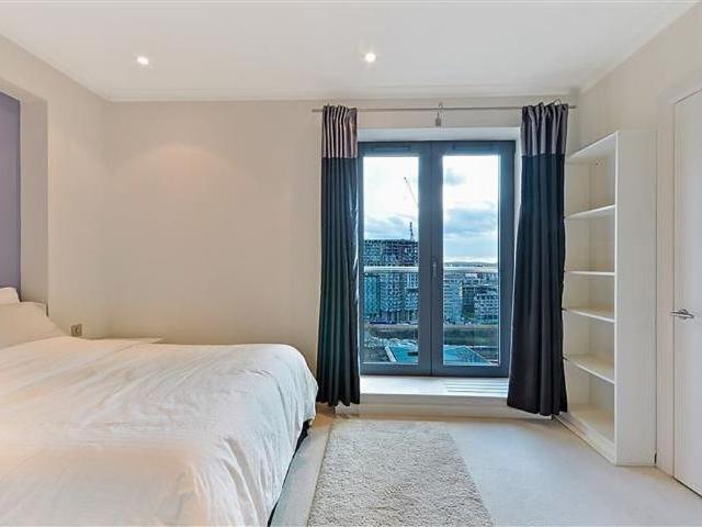 Two bedroom apartment to let in Discovery Dock, E14
