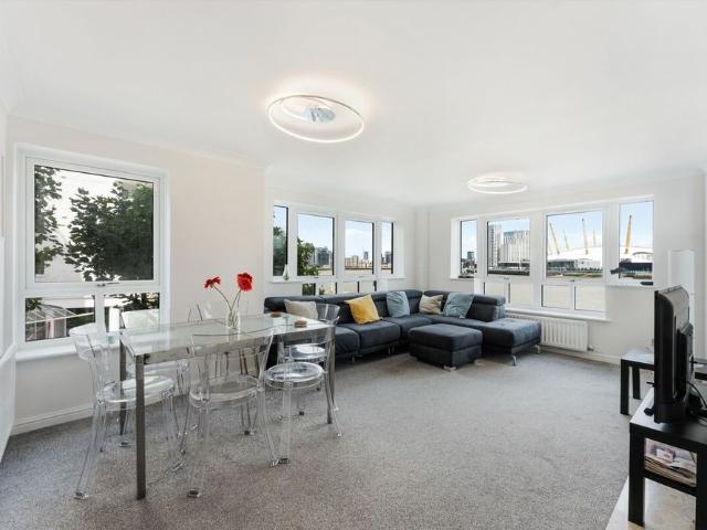 Two bedroom apartment to rent within the Galleons View development E14
