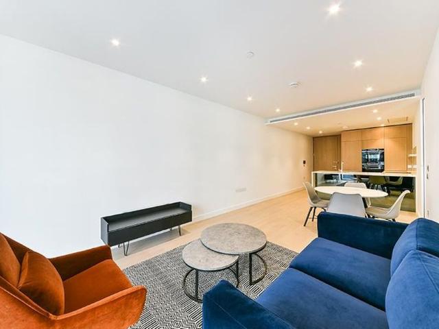 Two bedroom apartment to rent in Canary Wharf