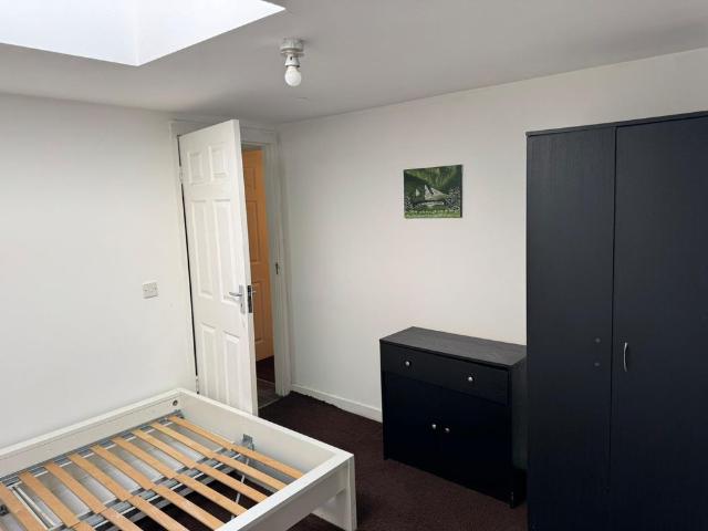 Two bedroom Compact flat ideal for students#Goodmayes