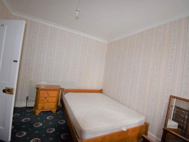 Two bedroom first Floor Flat ideal for working couples £1800 pcm