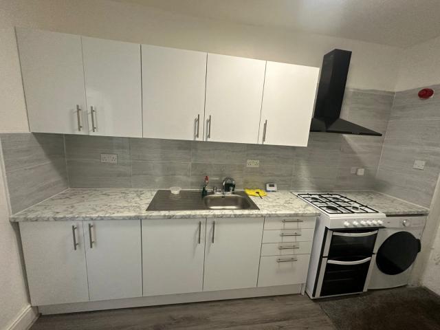 Two Bedroom Flat – Bristol Road, Selly Oak, Birmingham, B29 6BQ