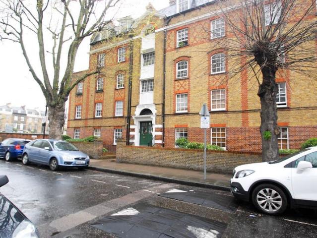Two bedroom flat close to Bow Road Stn