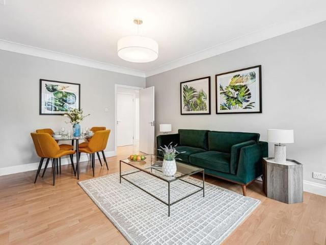 Two Bedroom flat for let in Kensington, W8