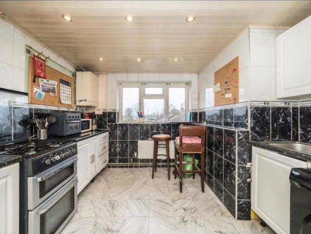 Two bedroom flat in Clapham £1800pcm