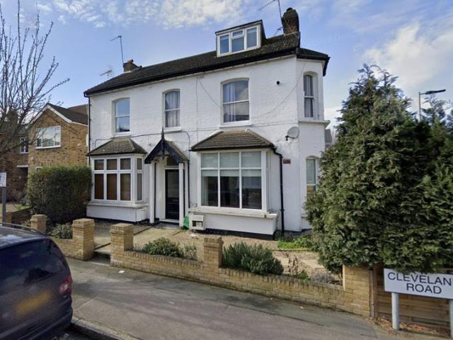 Two Bedroom Flat South Woodford Station