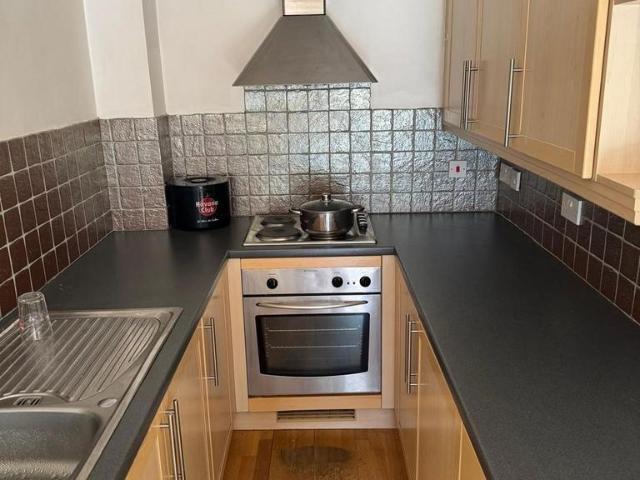 Two Bedroom flat to let in West. 1 bed apartment to rent £1,700 pcm £392 pw