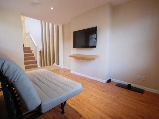 Two Bedroom Flat to rent in LONDON
