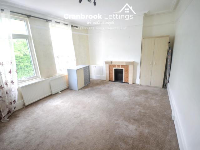 Two Bedroom flat to rent Lambourne Road, Chigwell IG7