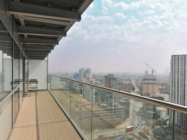 Two bedroom flat with a balcony and beautiful views for rent in Crawford Building, E1