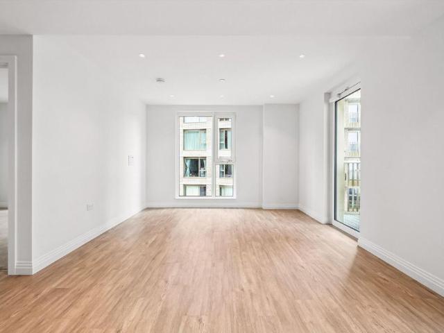 Two bedroom furnished apartment with private balcony in Gasholder Place, SE11