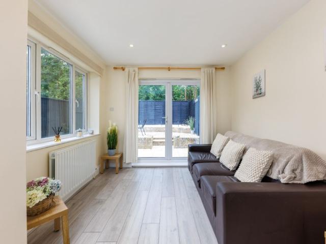 Two bedroom Garden Flat To Let in Putney