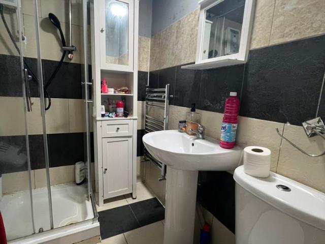 Two bedroom Ground Floor Flat close to Goodmayes station £1500 pcm