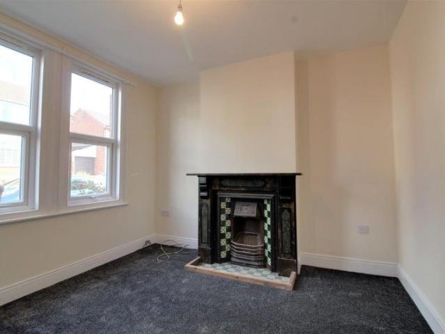 Two Bedroom House To Let on Kensington Road
