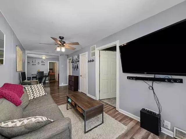 Two bedroom house looking for a roommate
