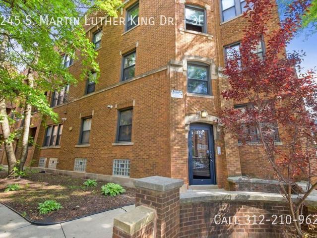 Two Bedroom in Washington Park!