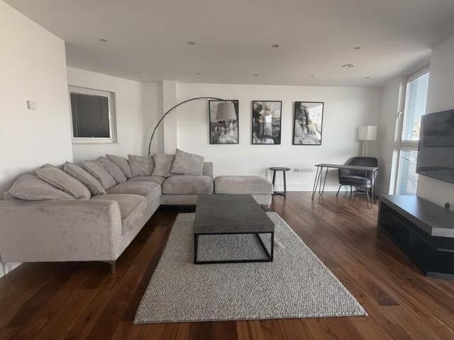Two Bedroom in Mill Hill 2 bed flat to rent £2,250 pcm £519 pw