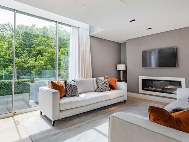 Two bedroom Manhattan loft style apartment in Mayfair, London W1K To Rent Roof Terrace & Balconies