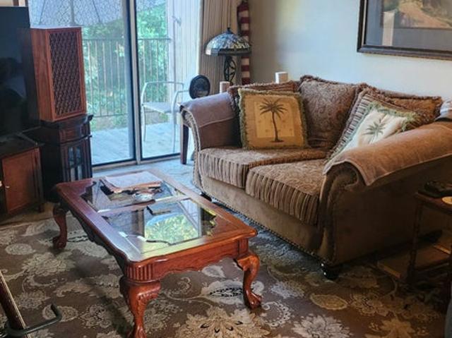 Two bedroom one bath, comfortable quiet upstairs