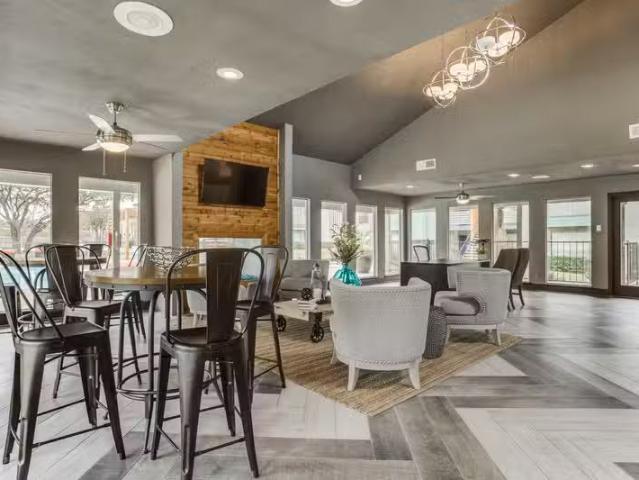 Two Bedroom One Bathroom 803 Sq Ft Living Space Current At Th.