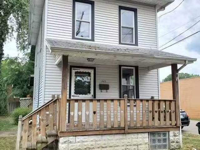 Two bedroom one bathroom home 445 Harmon Pl Ne