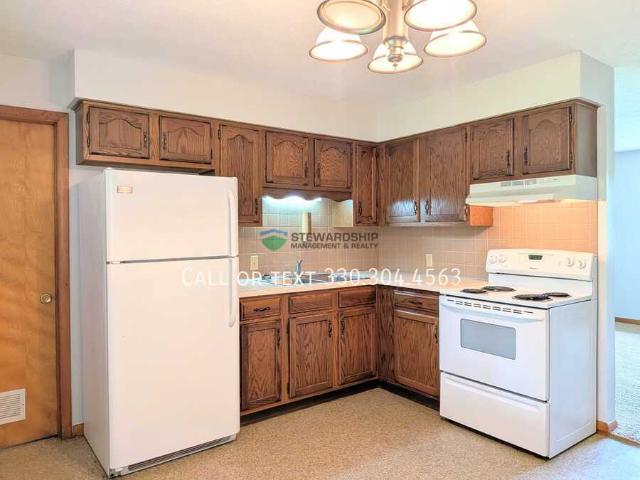 Two Bedroom, One Bathroom Duplex in N. Canton — AVAILABLE NOW!