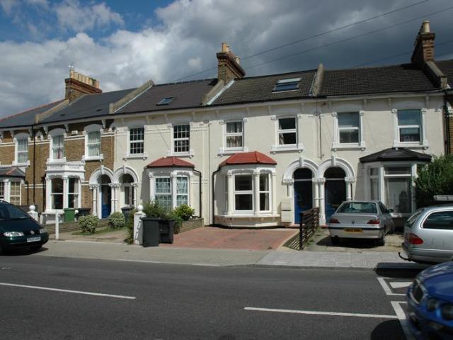 Two Bedroomed Garden Flat on Road Parking