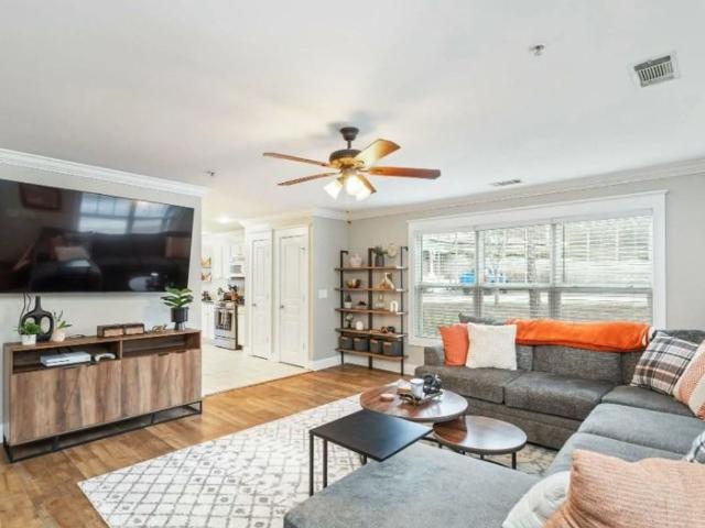 Two Bedrooms Available in this Three Bedroom Flat, Female Applicants! 3 Bedroom Apartment for Rent at 3825 Cherokee Woods Way, Knoxville, TN 37920