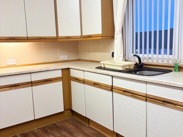 Two bedrooms available to rent in Drumbrae area