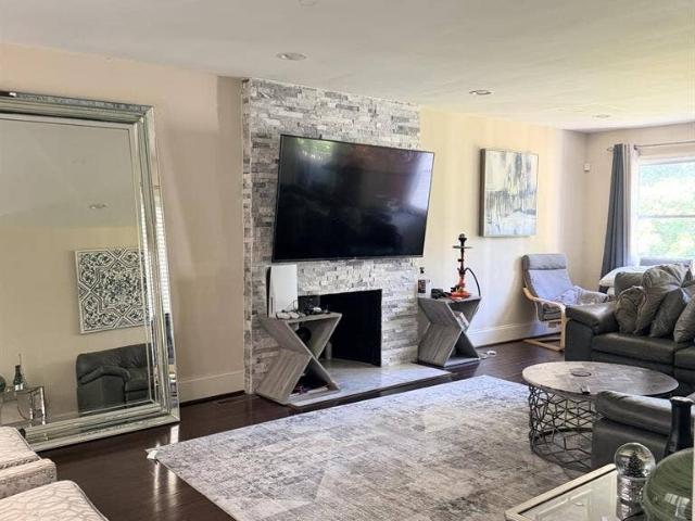 Two bedrooms for rent near DC