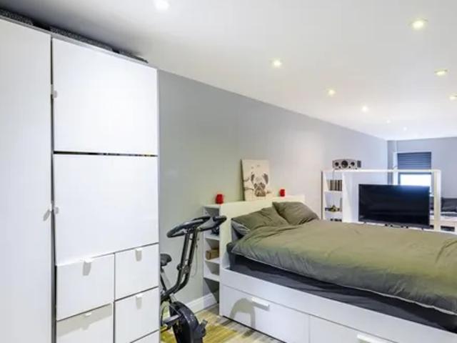 Two Brewers, 221 Gloucester Road, London, CR0 2DW, United Kingdom | Studio apartment for rent #139403917 | Rentberry
