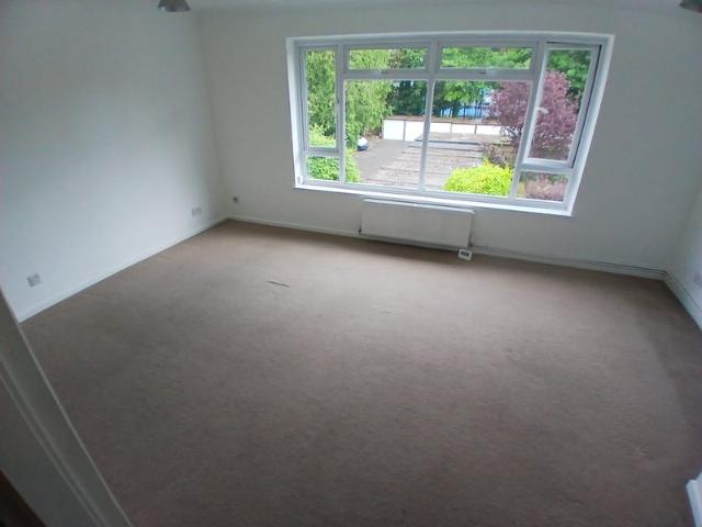 Two Double Bedroom Close to Sutton Station