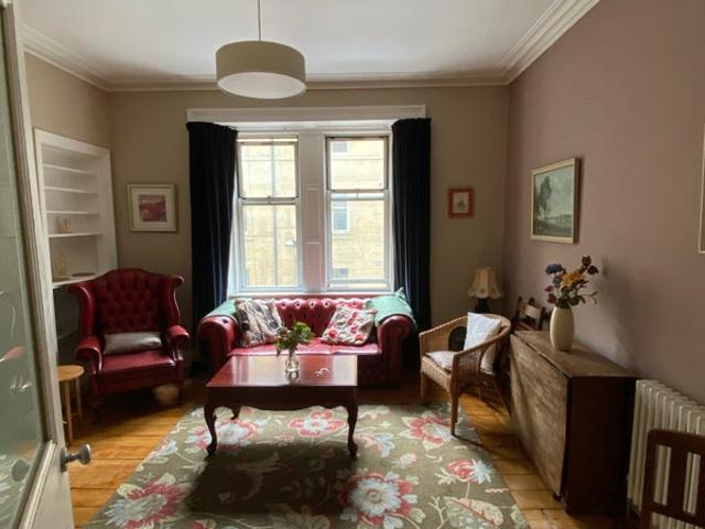 Two double bedroom flat near George Square