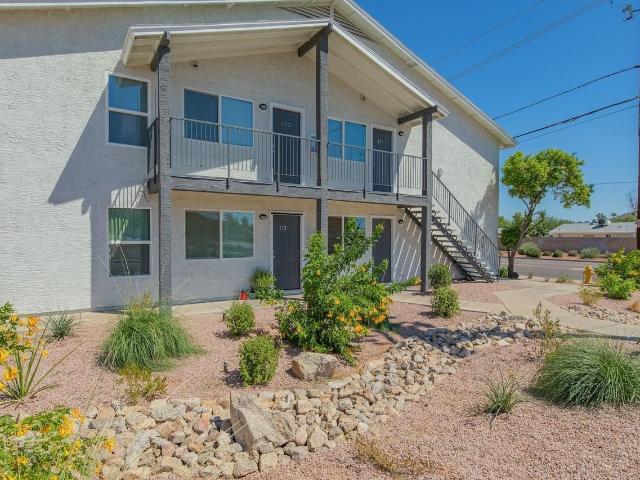 Two | Five Greenway Apartments 2 Bedroom Apartment for Rent at 15425 N 25th St, Phoenix, AZ 85032