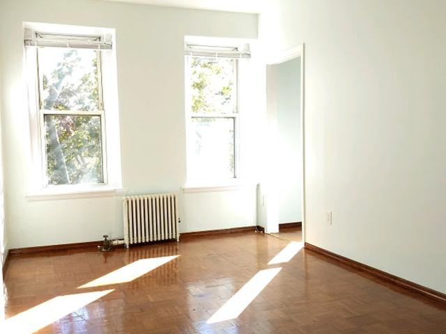 Two Front Rooms For 1 Person In 2 Bedroom Apt