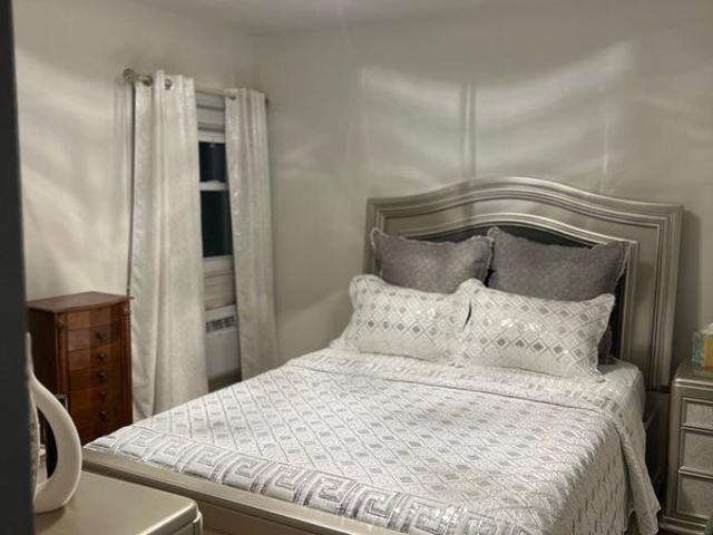 Two furnished rooms Bayswater, Far Rockaway
