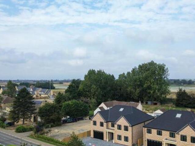 Two Hoots, Coates Road, 5 Bedroom Detached