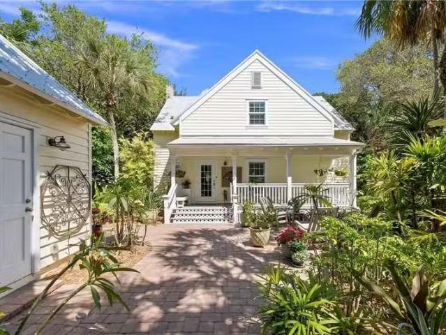 Two Story, Detached Vero Beach, FL 1240 Palmetto Ct #104