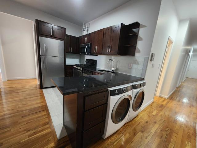 Two Queen size rooms availble at 180th/Broadway
