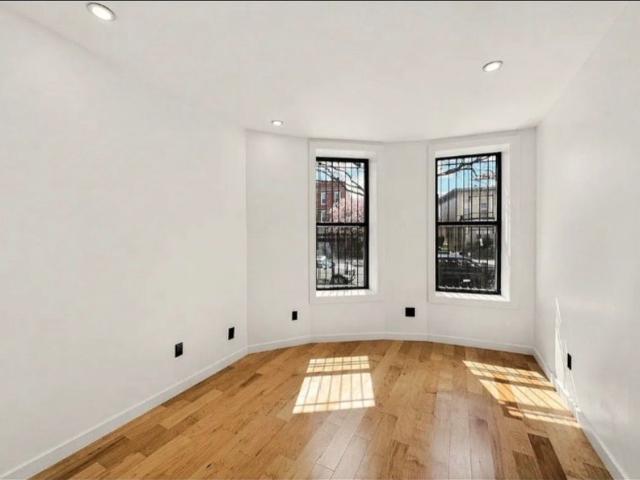 Two Rooms Available Oct 1, Laundry in unit, Bakcya