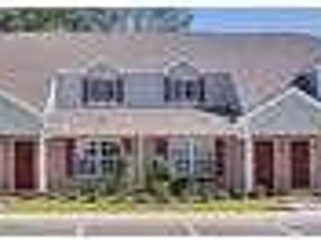 Two rooms available in a 3/3 townhouse