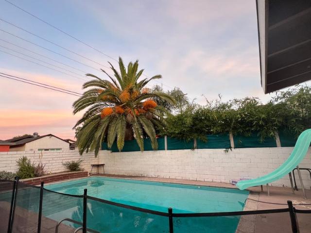 TWO rooms for rent in Northridge house with pool