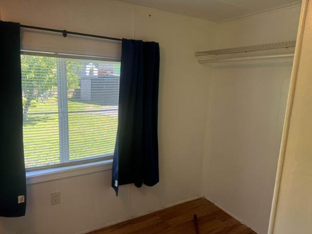 Two Rooms in Quiet Neighborhood
