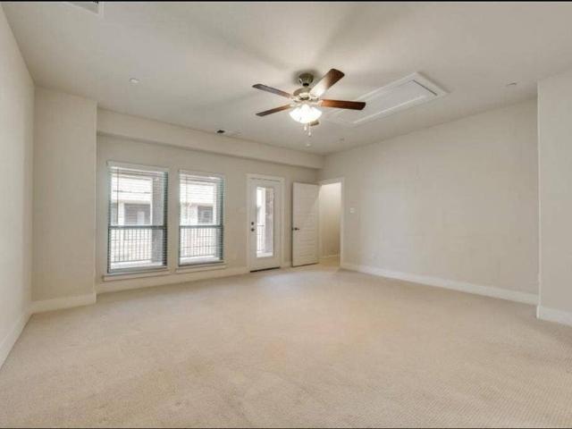 Two rooms to occupy